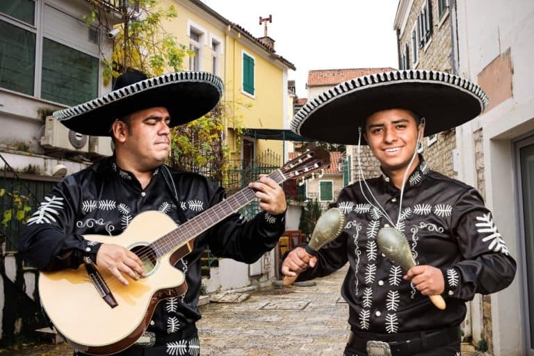 15 Colombian Wedding Traditions for Your Big Day