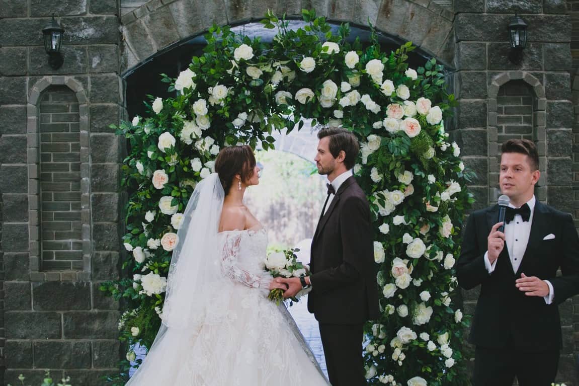 Master of Ceremonies in Weddings (10 Duties & Roles)