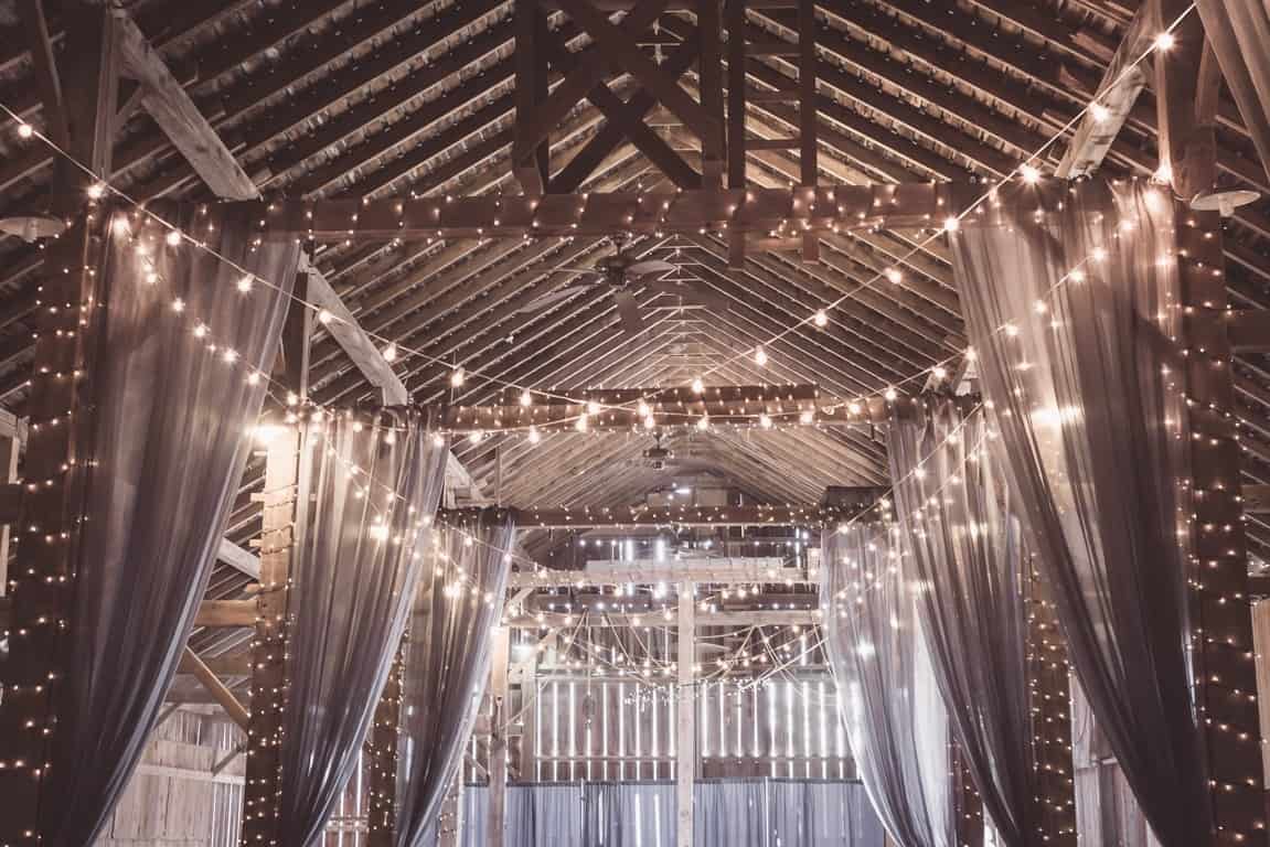 25 Modern Rustic Wedding Themes For a Relaxed Vibe